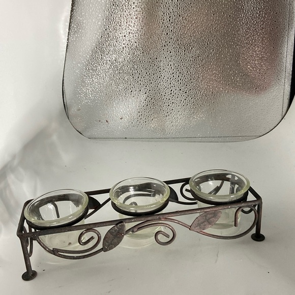 Kitchen | Metal Rack Holding 3 Glass Cups | Poshmark